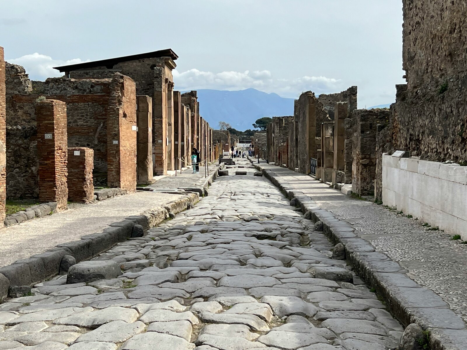 Pompeii Or Herculaneum - Which One Is Better?